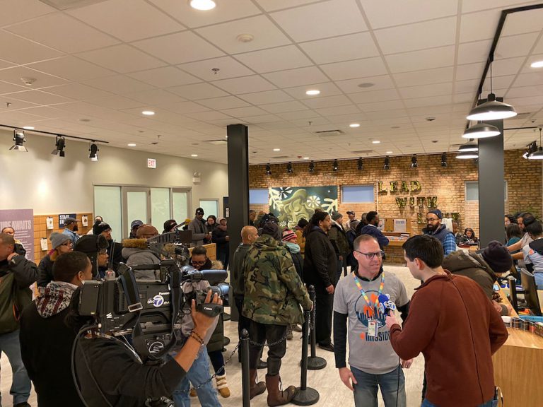 4Front Celebrates Launch of Adult-Use Cannabis Sales at Mission Chicago ...